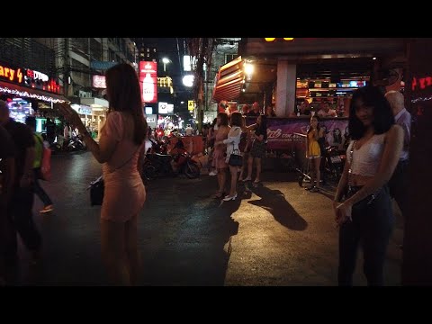 soi 4 nana plaza at night in high season - Bangkok Addicts